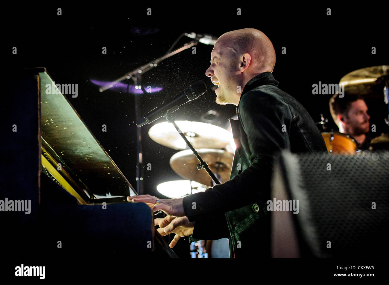 Isaac slade lead singer fray hi-res stock photography and images - Alamy