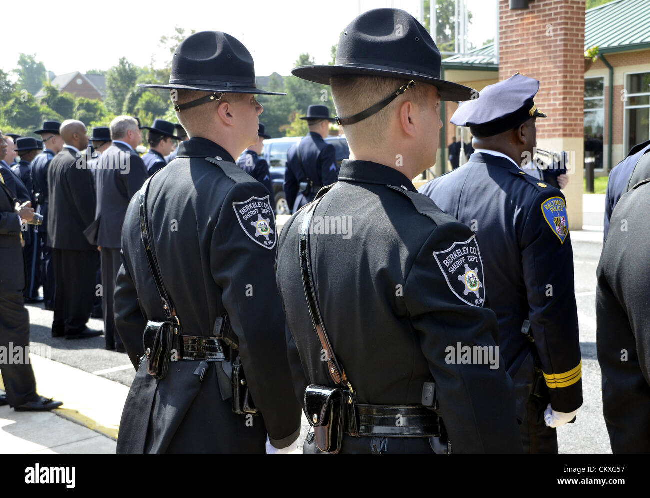 Funeral of police officer hi-res stock photography and images - Alamy