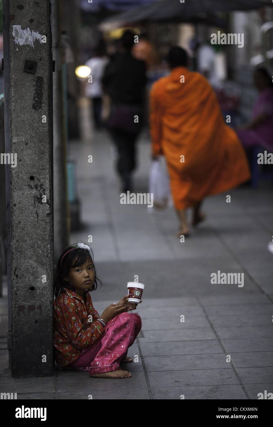 Beggar in bangkok thailand hi-res stock photography and images - Alamy