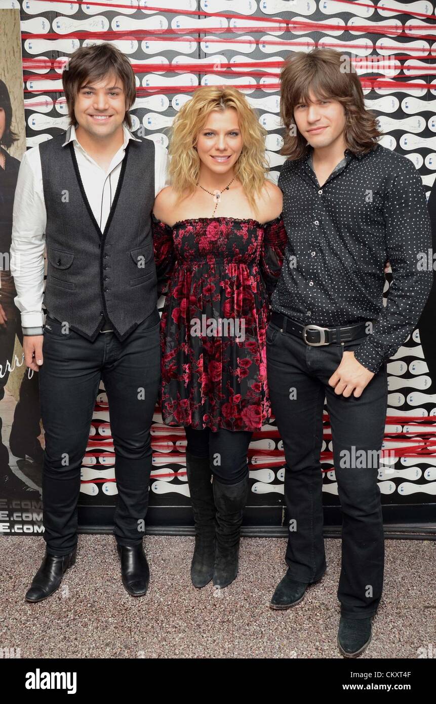 New York, USA. 30th Aug 2012. Neil Perry, Kimberly Perry, Reid Perry at ...