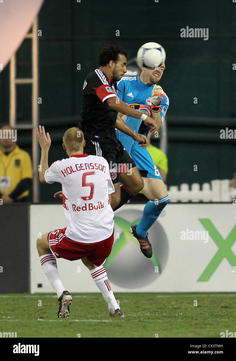29.08.2012. Washinton, DC. Dwayne DeRosario (7) of DC United beats Bill ...