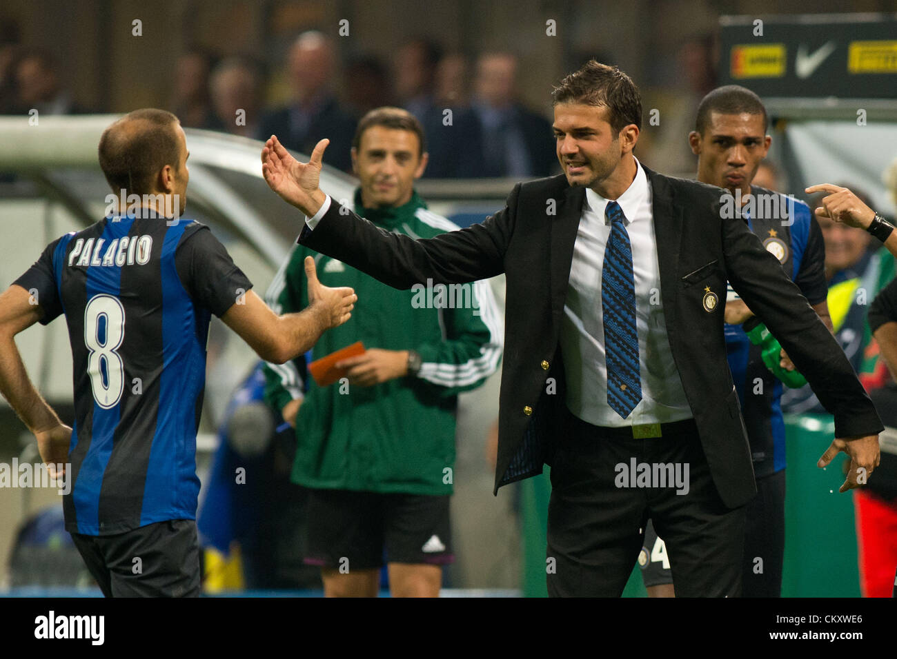 Milan, Italy. 30th Aug 2012. (L-R) Rodrigo Palacio, Andrea Stramaccioni ...