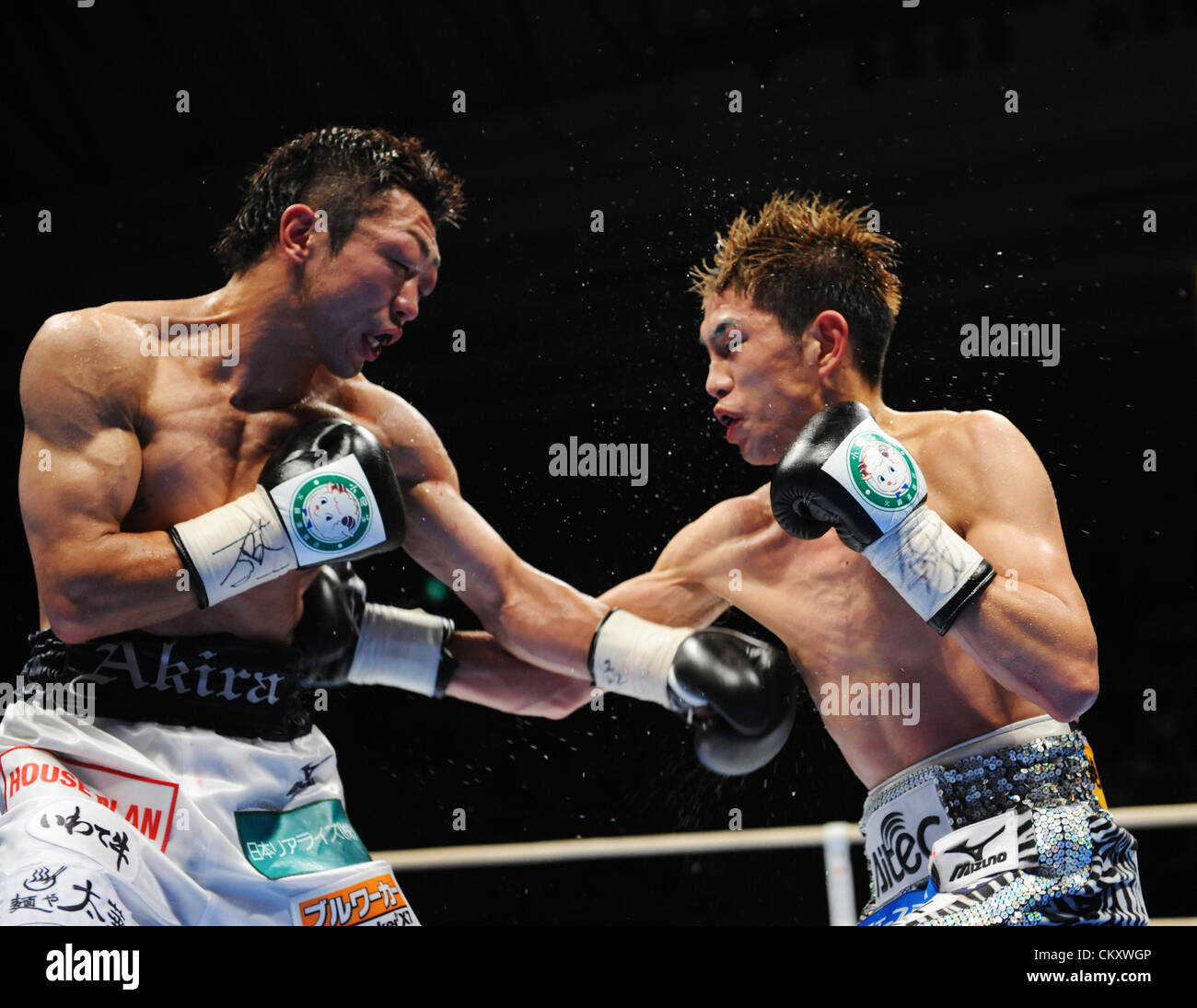 (L-R) Akira Yaegashi, Kazuto Ioka (JPN), JUNE 20, 2012 - Boxing ...