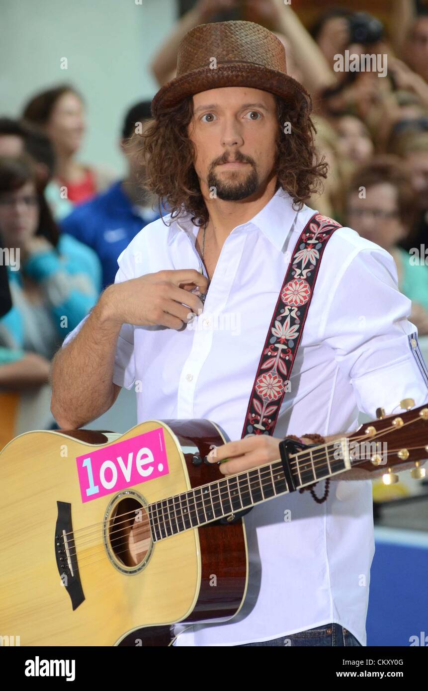 New York, USA. 31st Aug 2012. Jason Mraz on stage for NBC Today Show ...
