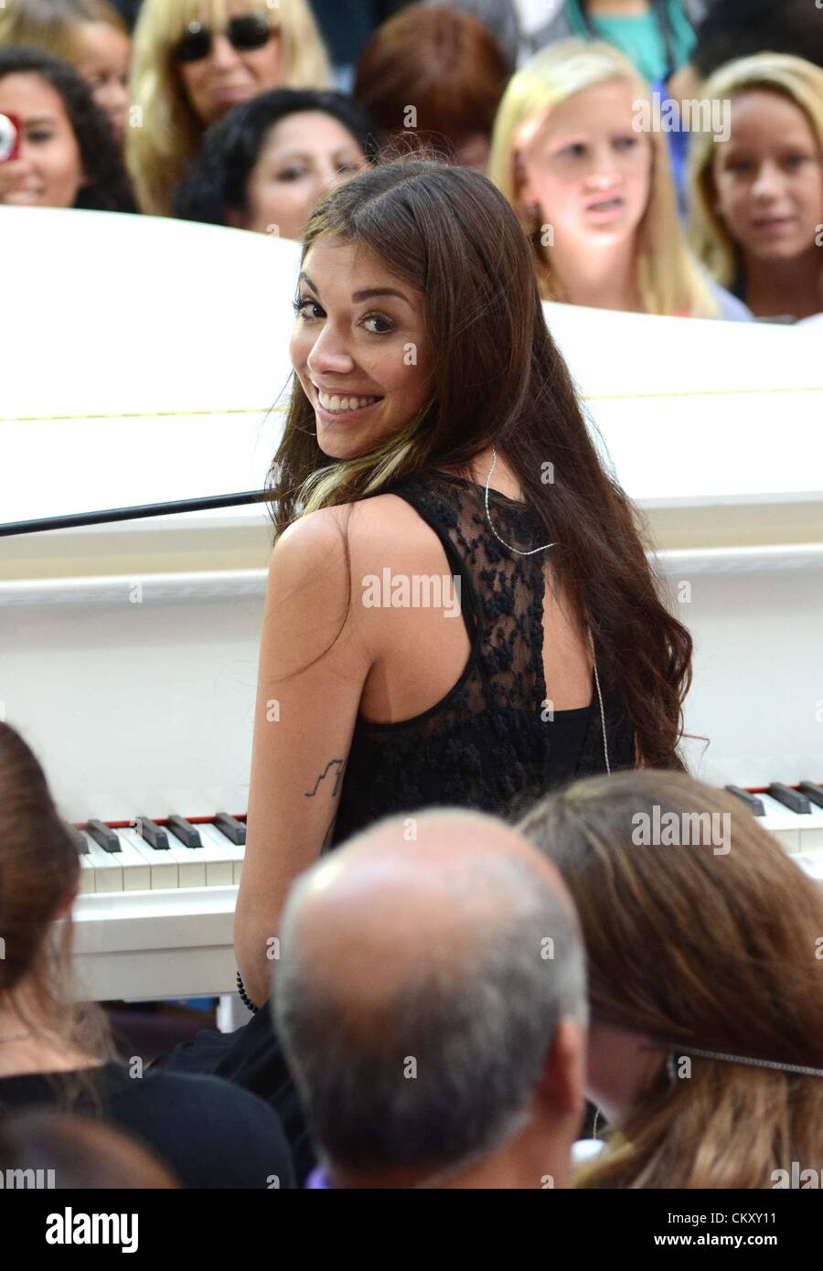 Jason mraz and christina mraz hi-res stock photography and images - Alamy