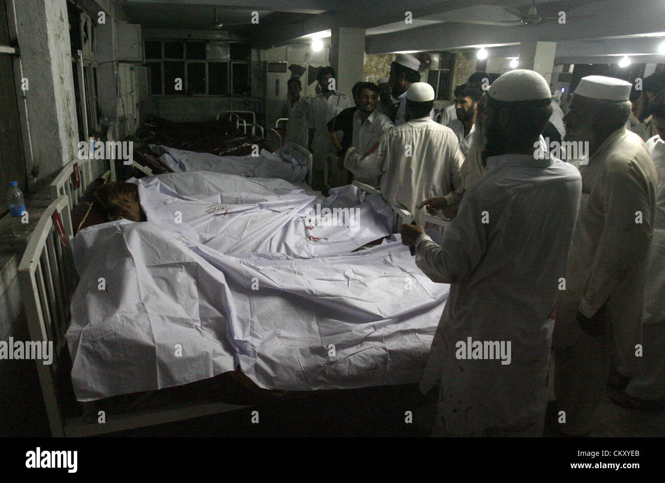 People identifying dead bodies hi-res stock photography and images - Alamy