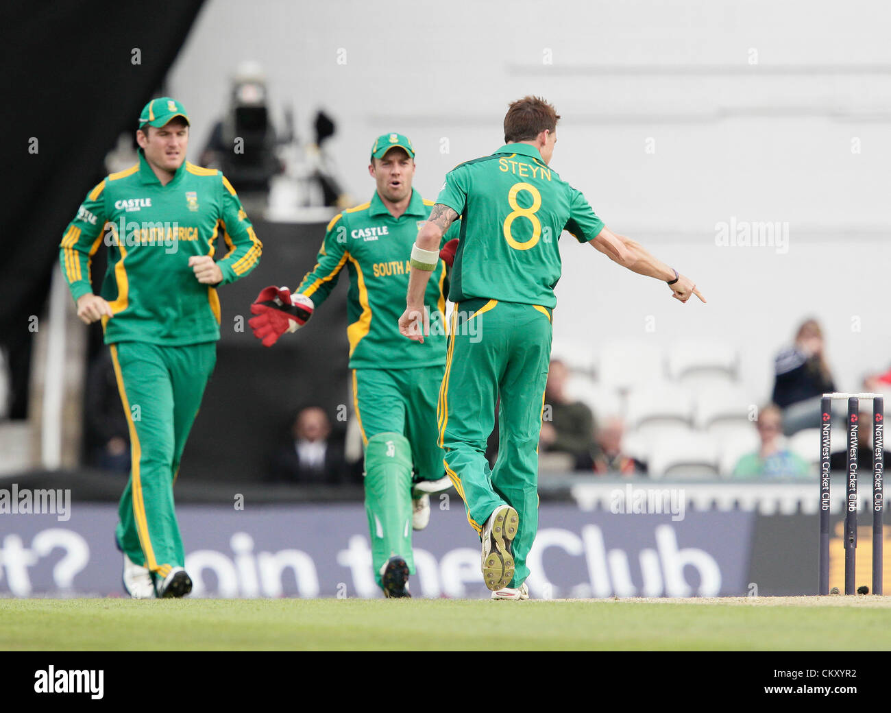 31.08.201 London England Dale Steyn points to the stumps as he runs to ...