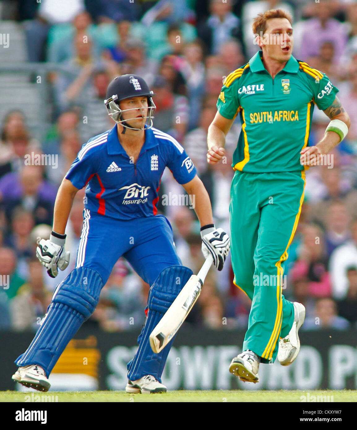 31/08/2012 London, England. England's Jonathan Trott and South Africa's ...