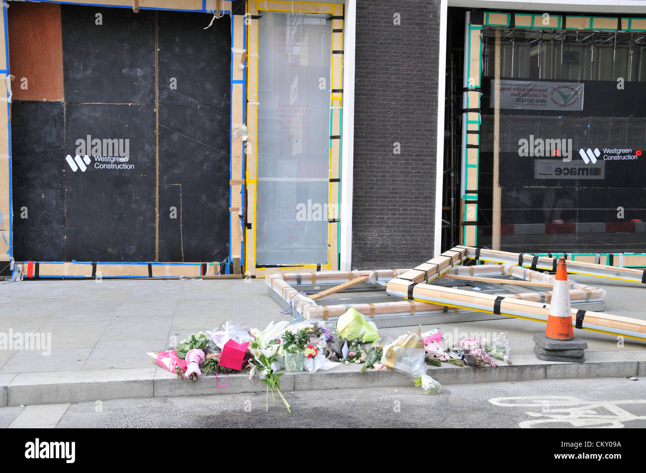 Hanover Square, London, UK. 31st August 2012. Window frames and flowers ...