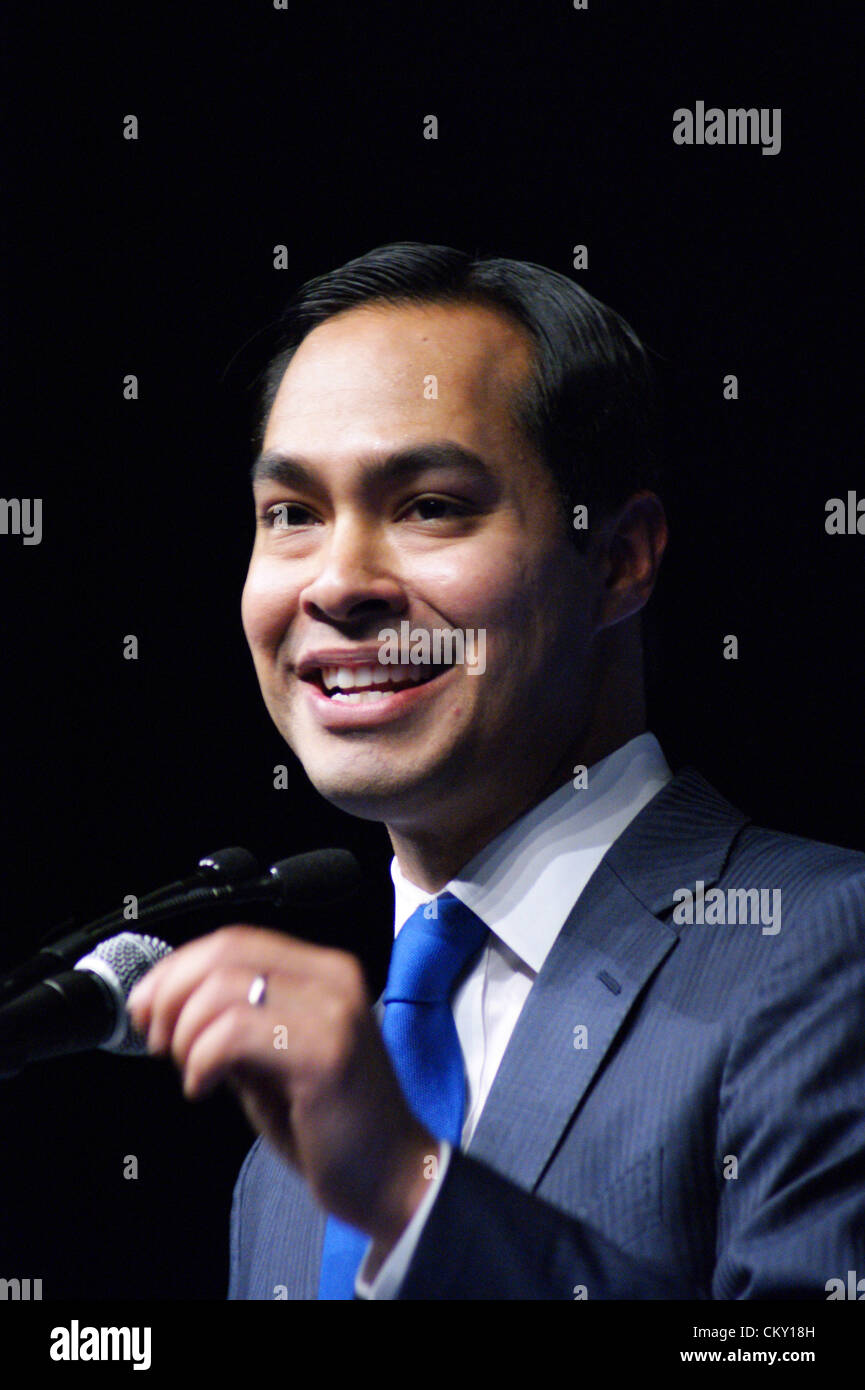 June 08, 2012 - Houston, Texas, U.S. - San Antonio Mayor JULIAN CASTRO ...