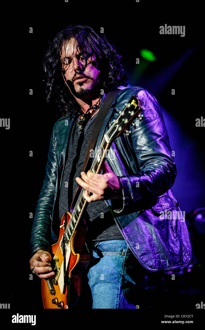 The tea party band hi-res stock photography and images - Alamy