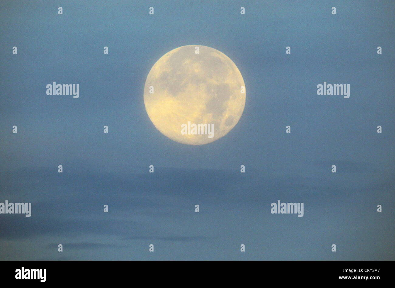 Moon disappearing hi-res stock photography and images - Alamy
