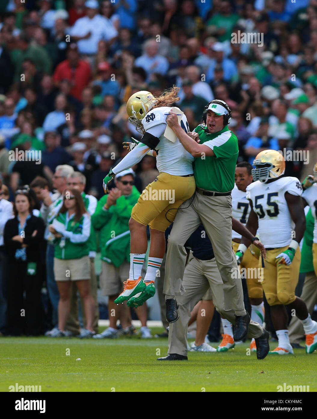 Notre dame fighting irish linebacker hi-res stock photography and ...