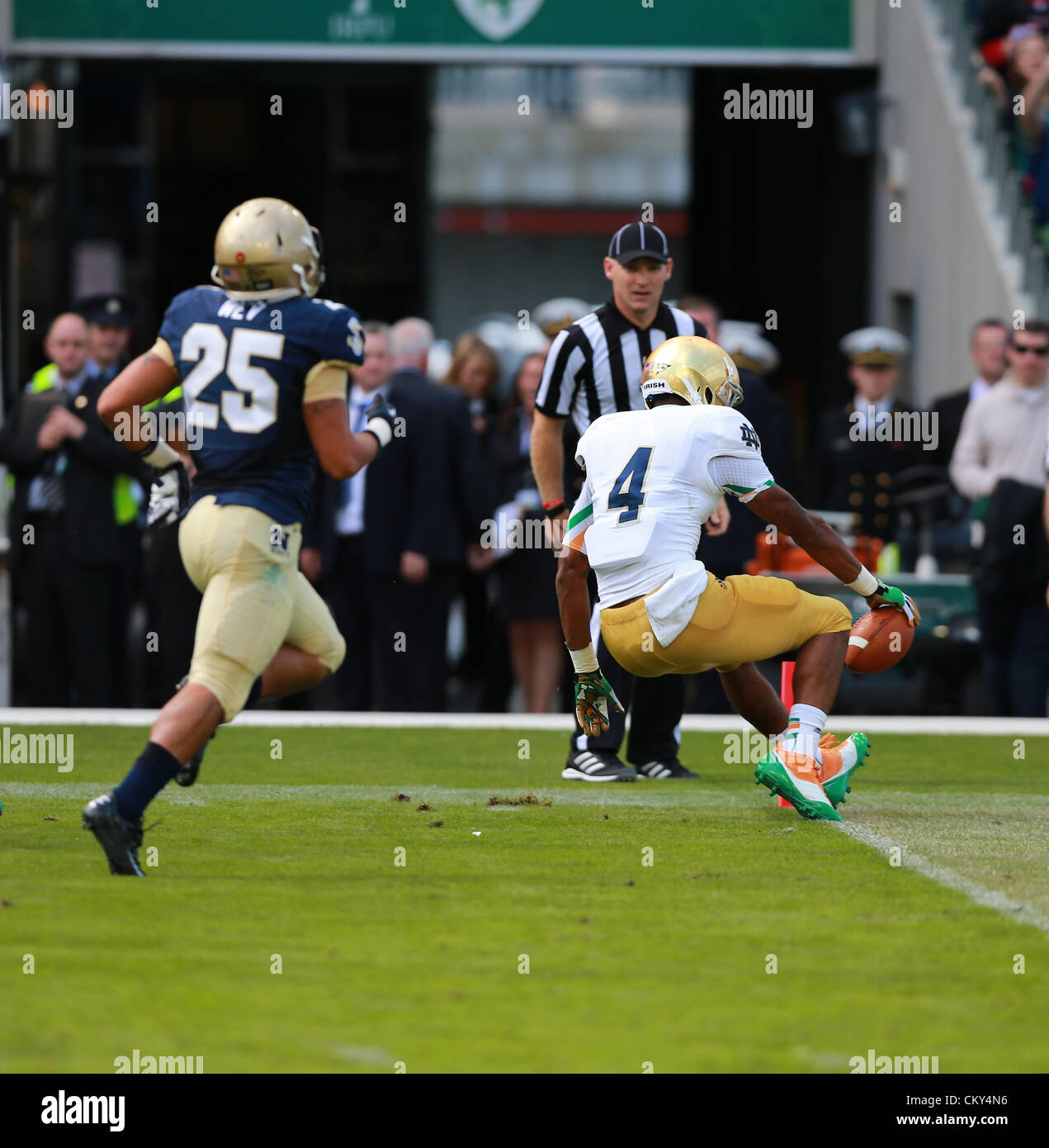 01.09.2012 Dublin, Ireland. Notre Dame Fighting Irish running back George Atkinson III #4 goes ...