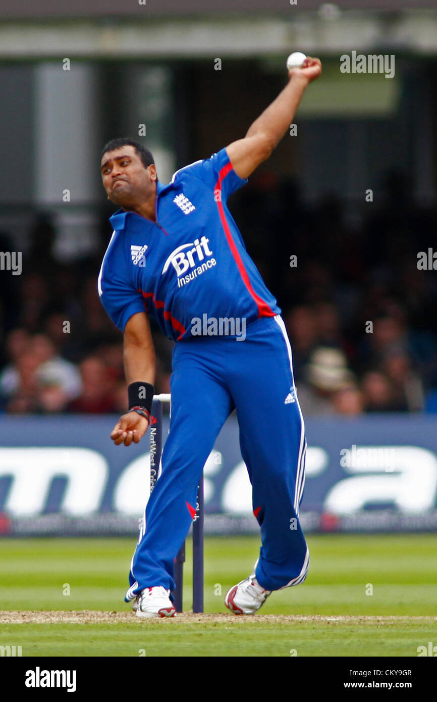 02/09/2012 London, England. England's Samit Patel bowling during the ...