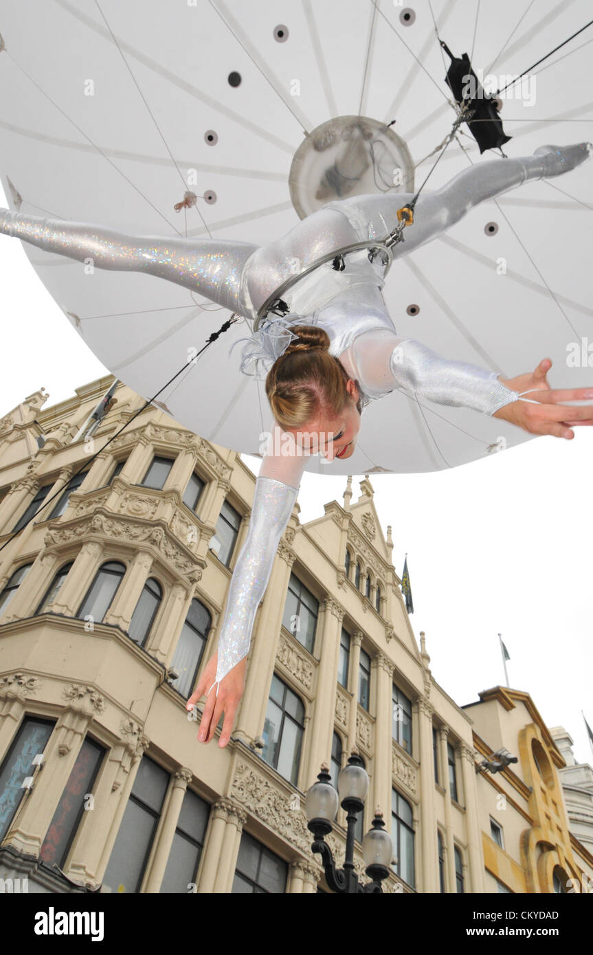 Piccadilly, London, UK. 2nd September 2012. A performer supended from a ...
