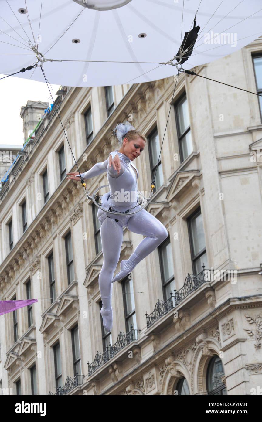 Piccadilly, London, UK. 2nd September 2012. A performer supended from a ...