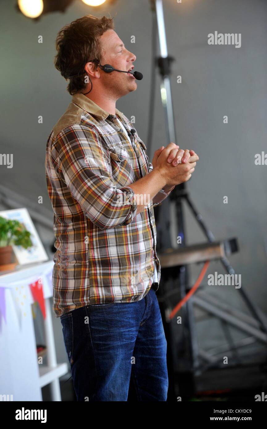 Alex james and jamie oliver hi-res stock photography and images - Alamy
