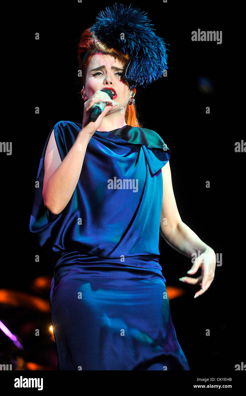 Paloma Faith at The Big Feastival, Alex James' Farm, Kingham, Oxford ...