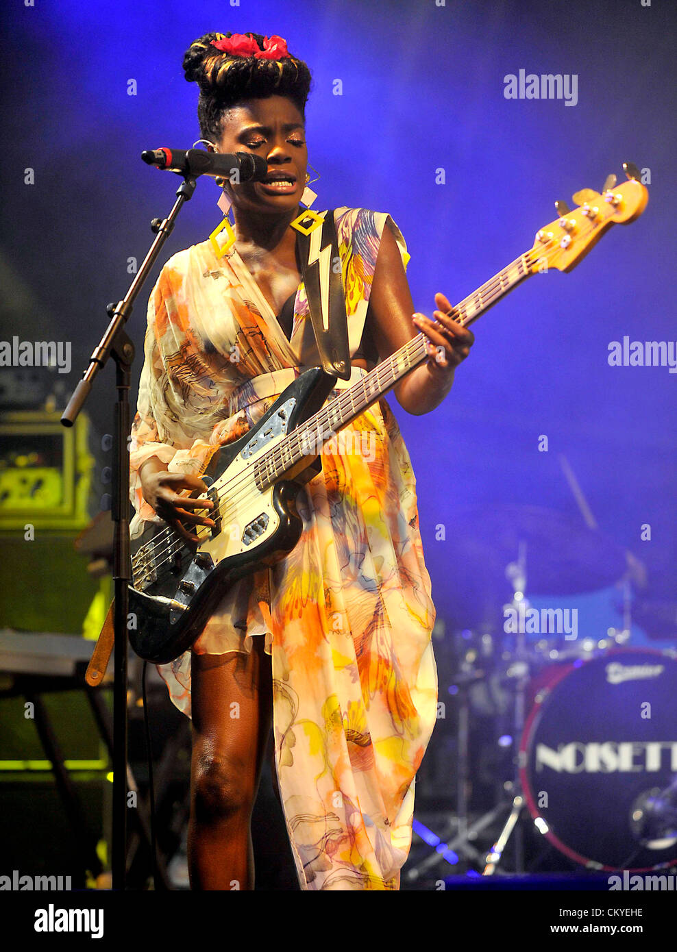 The Noisettes singer Shingai Shoniwa at The Big Feastival, Alex James ...