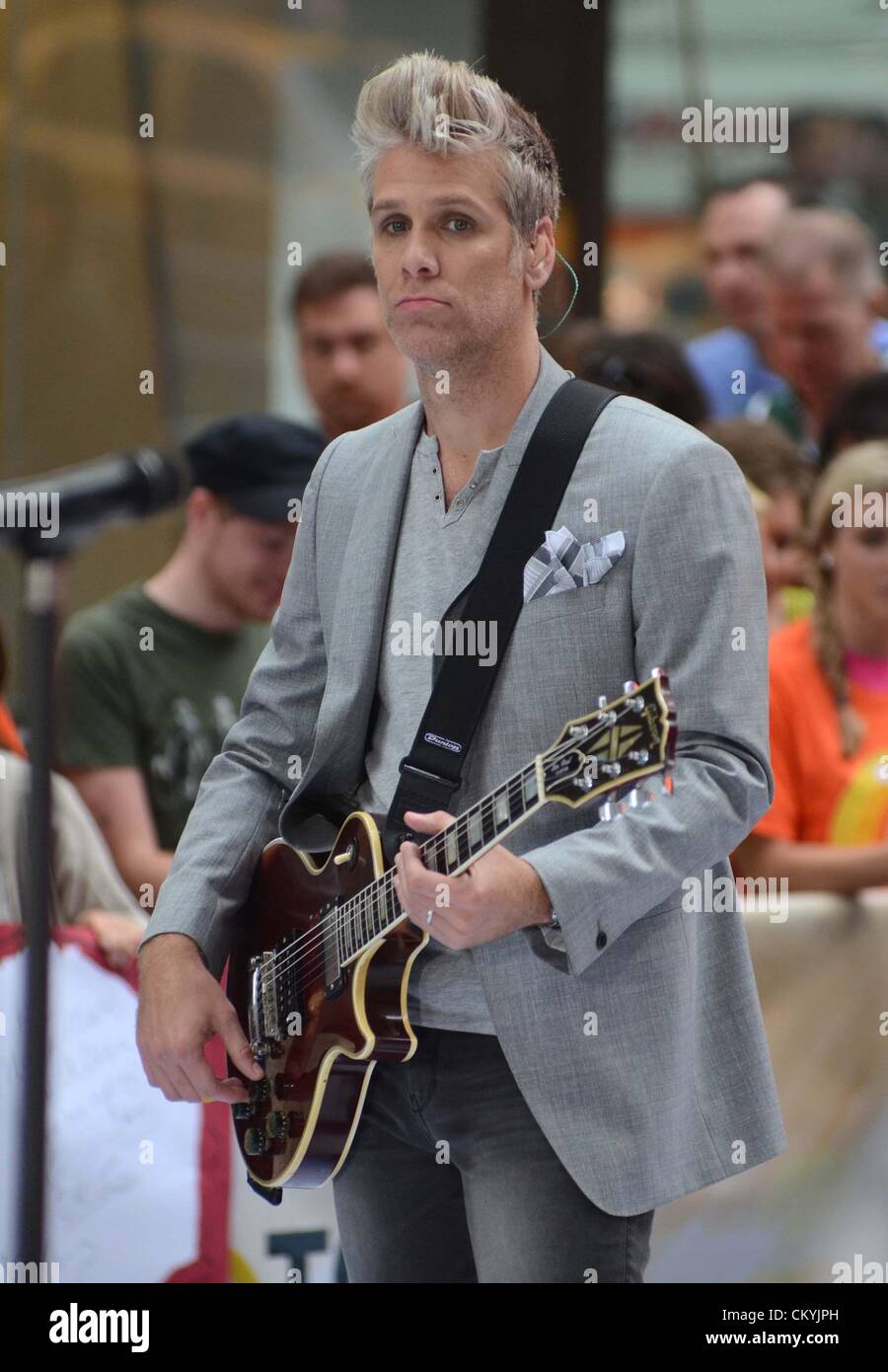 Kyle Cook on stage for NBC Today Show Concert with Matchbox Twenty ...