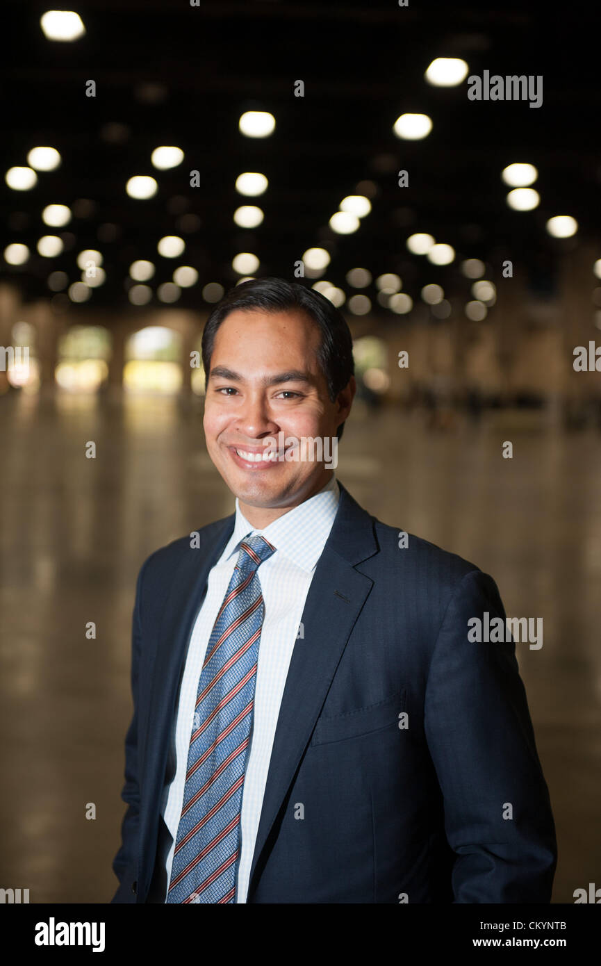 Aug. 23, 2012 - San Antonio Mayor Julian Castro poses for a photo ...