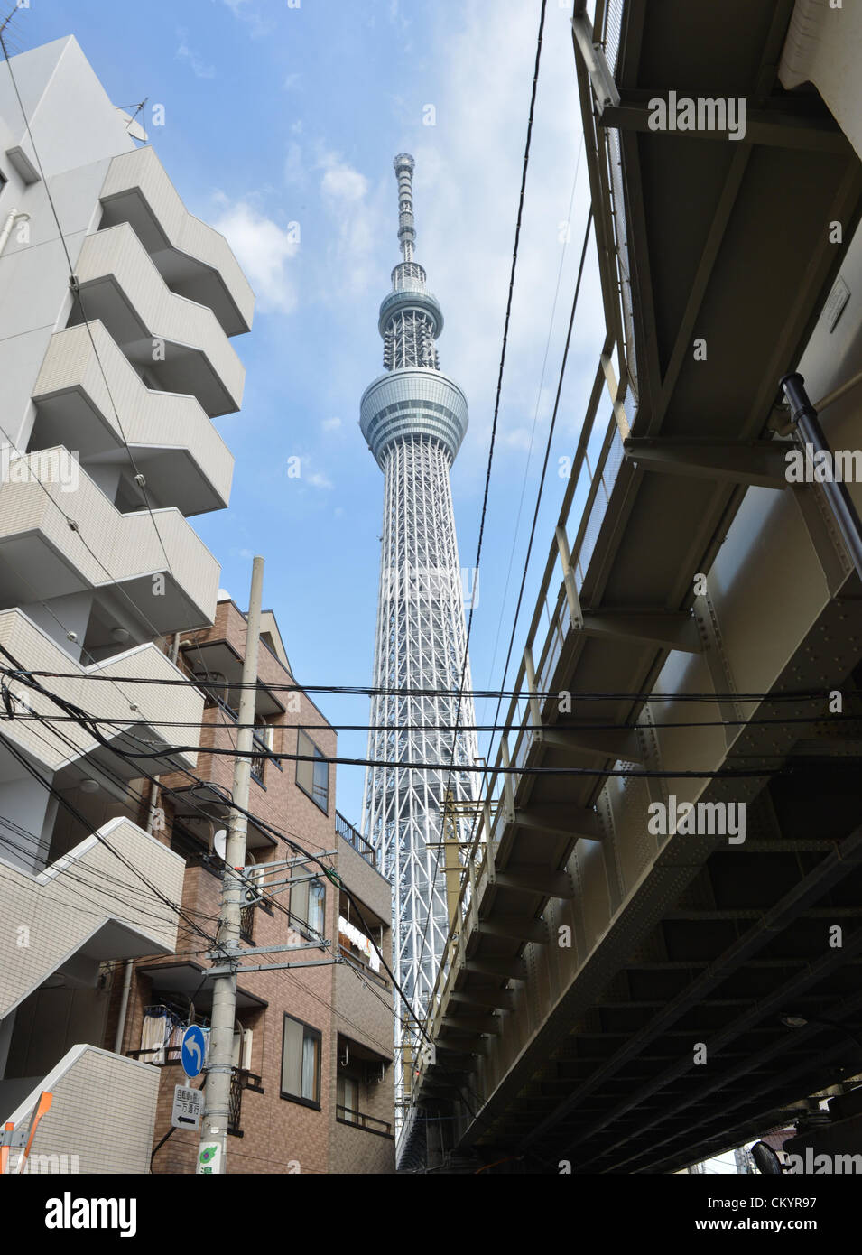 Earthquake resistant beams hi-res stock photography and images - Alamy