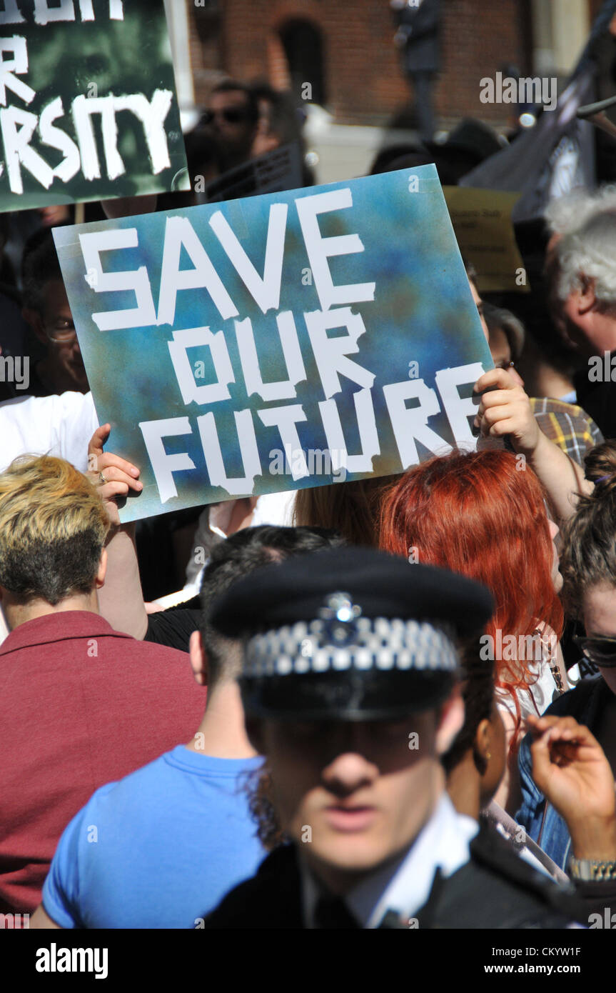 Metropolitan university london protest hi-res stock photography and ...