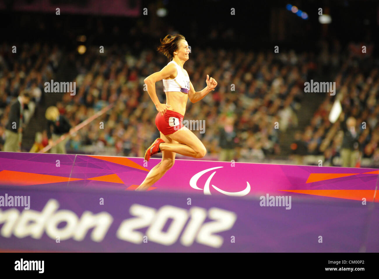 Action from the womens 1500m final hi-res stock photography and images ...