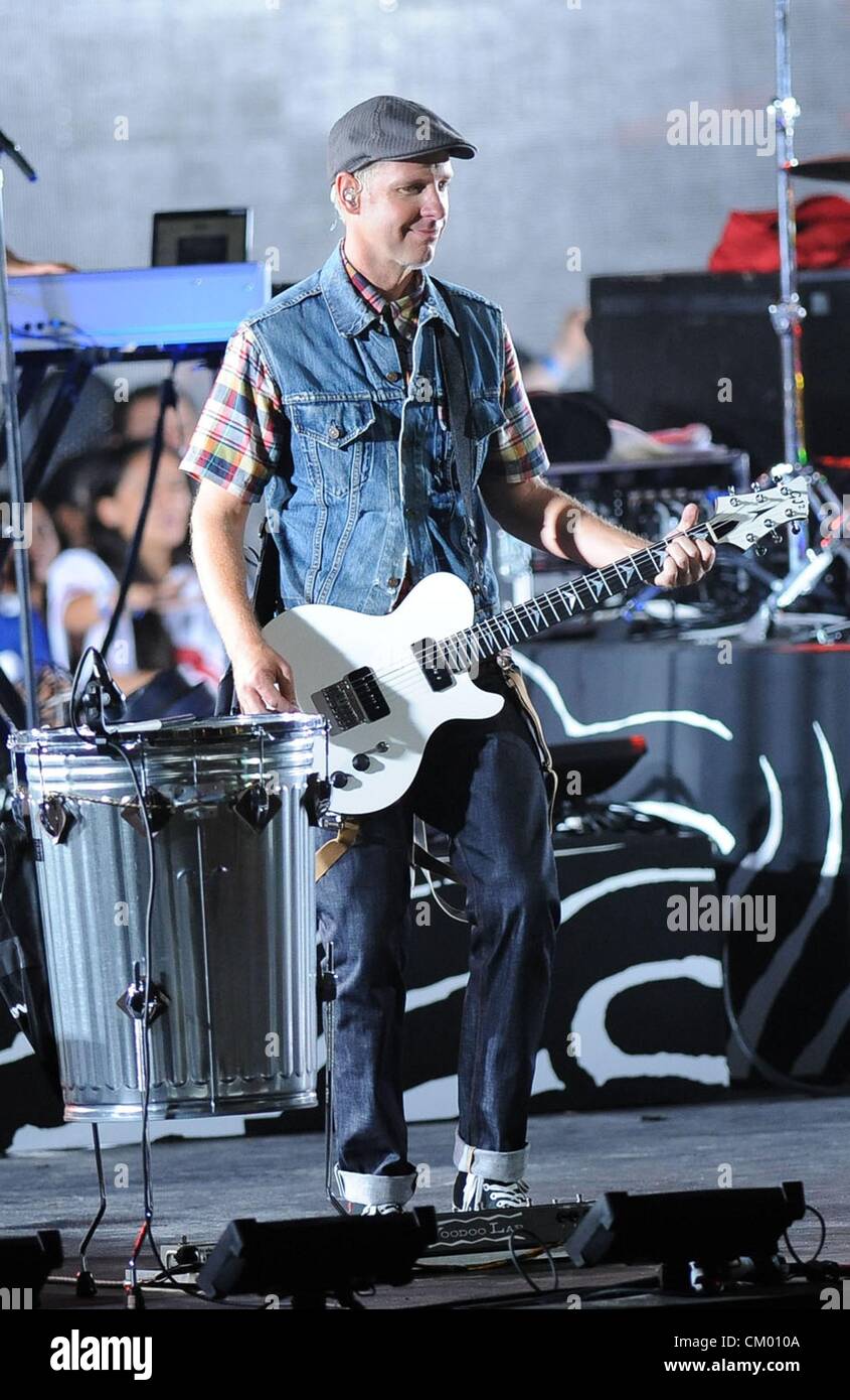 Tom dumont 2012 hi-res stock photography and images - Alamy