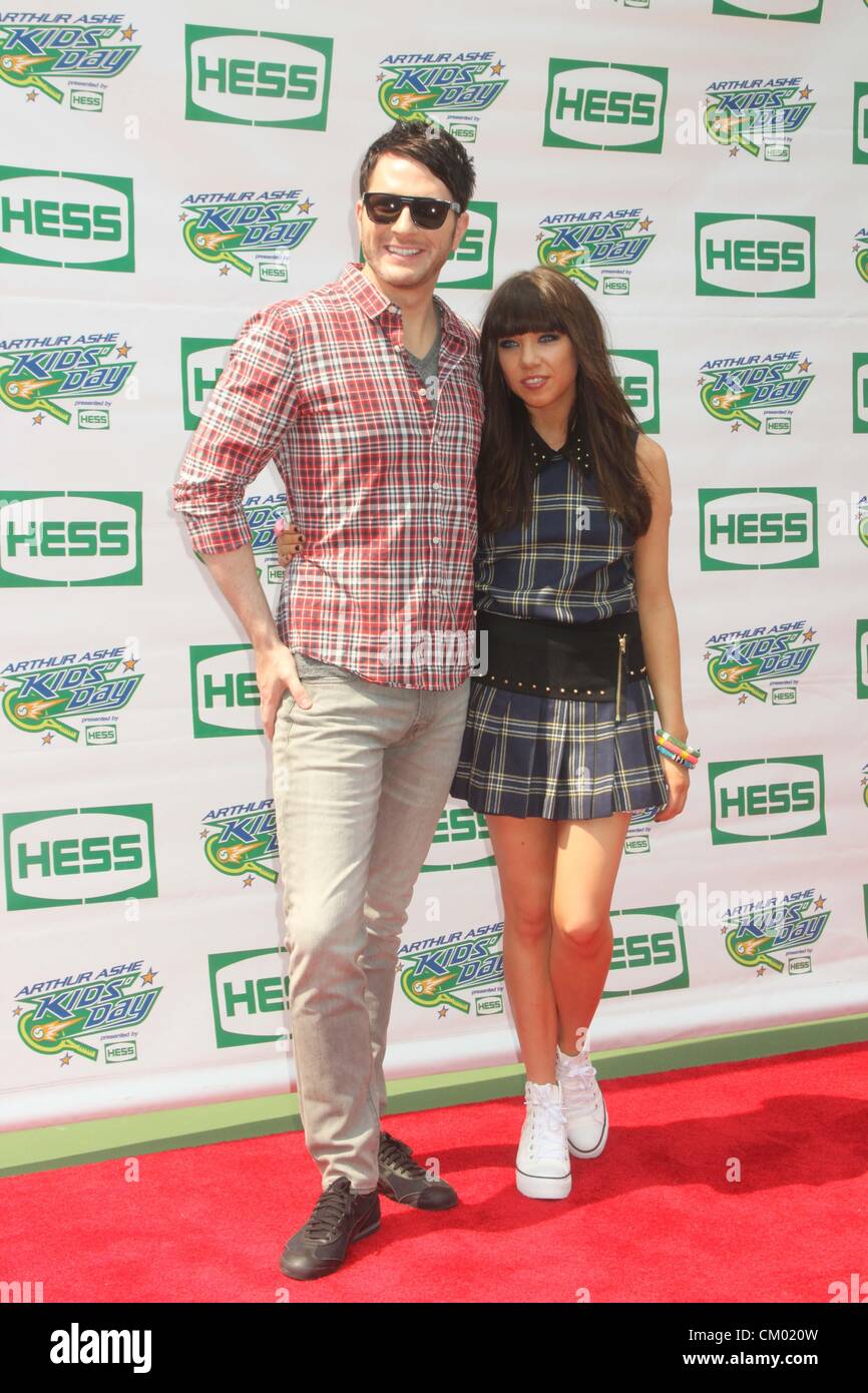 Aug. 25, 2012 - New York, New York, U.S. - ADAM YOUNG CARLY RAE ...