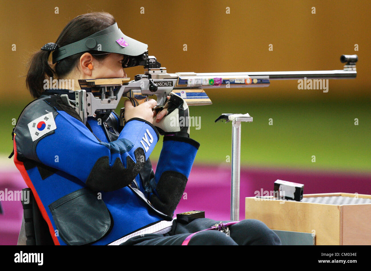 Womens r8 50m rifle 3 positions sh1 final hi-res stock photography and ...