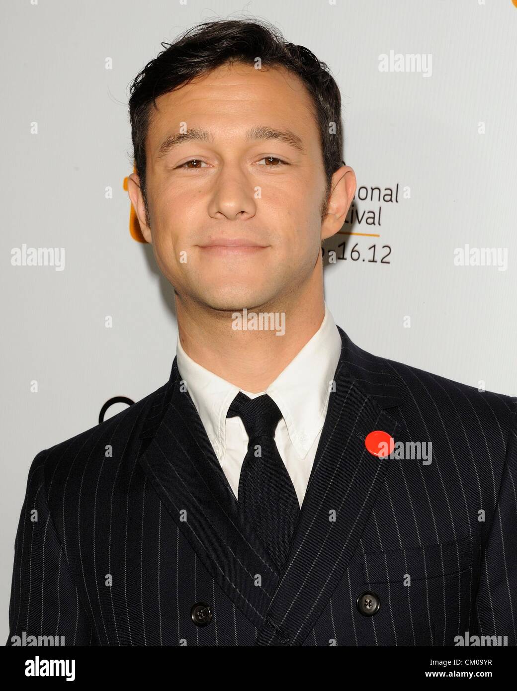 Joseph gordon levitt looper hi-res stock photography and images - Alamy