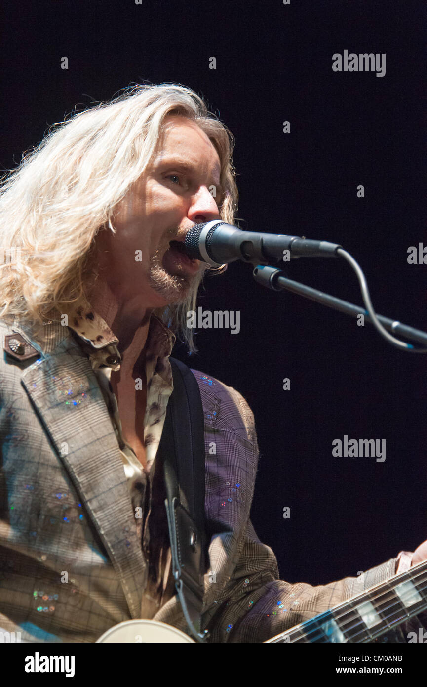Tommy shaw hi-res stock photography and images - Alamy