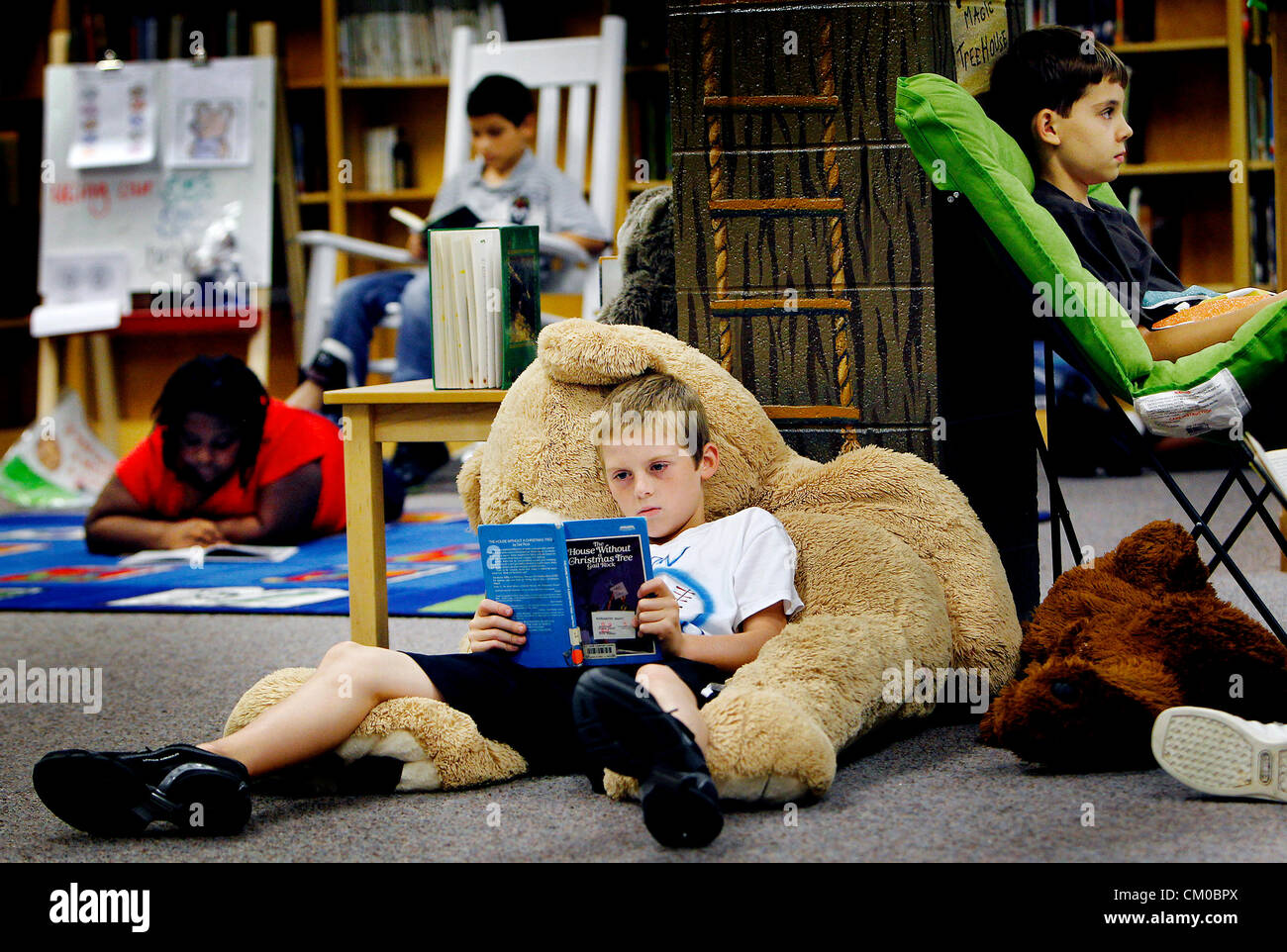 Class distinction hi-res stock photography and images - Alamy