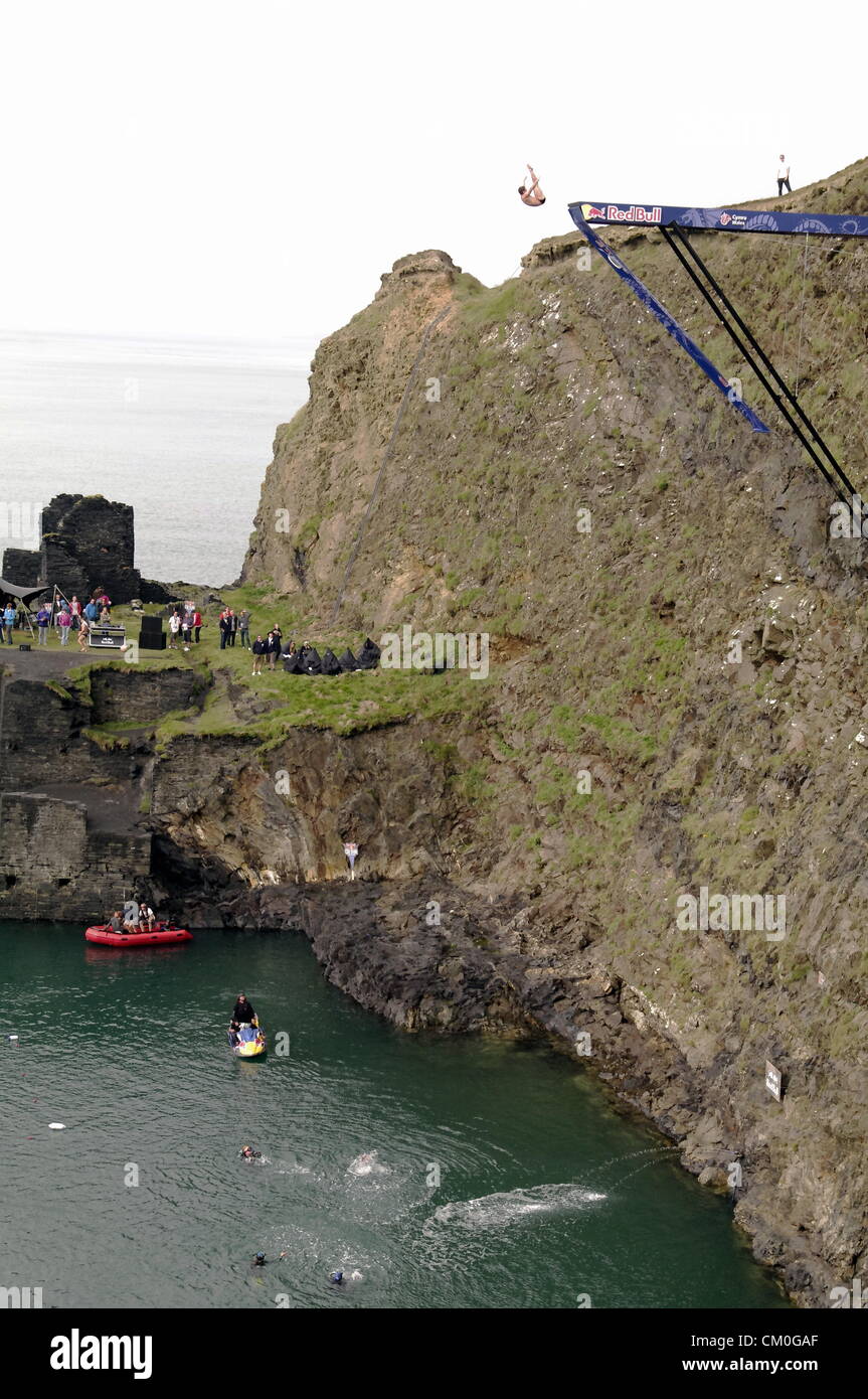 Red bull extreme cliff diving hi-res stock photography and images - Alamy