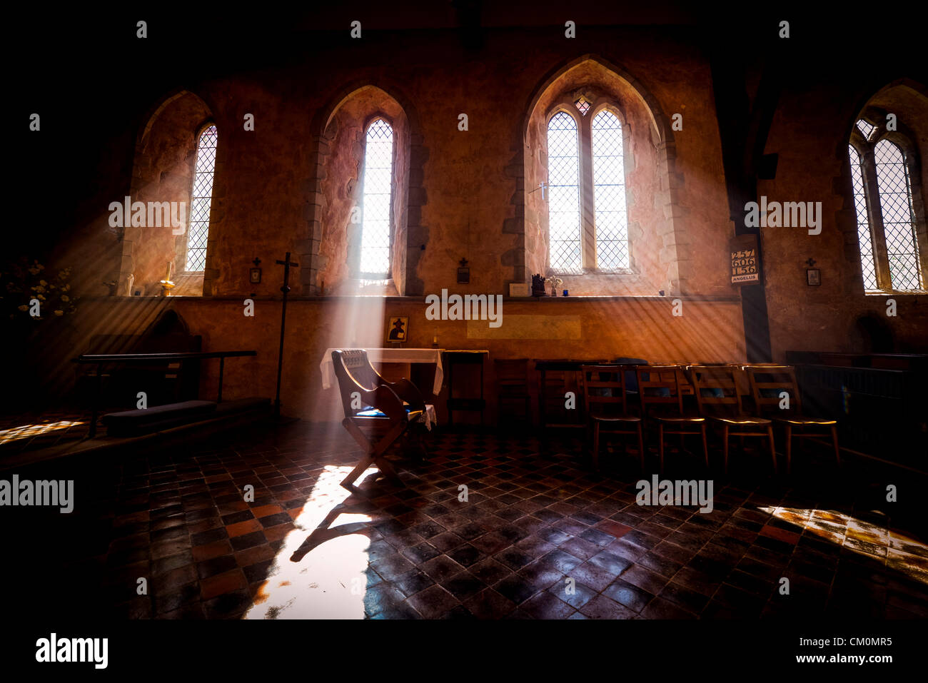 Light streaming through windows hi-res stock photography and images - Alamy