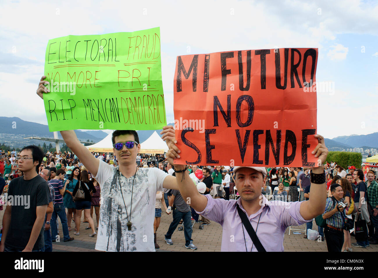 Mexican political protesters holding up signs at the Mexico Fest ...