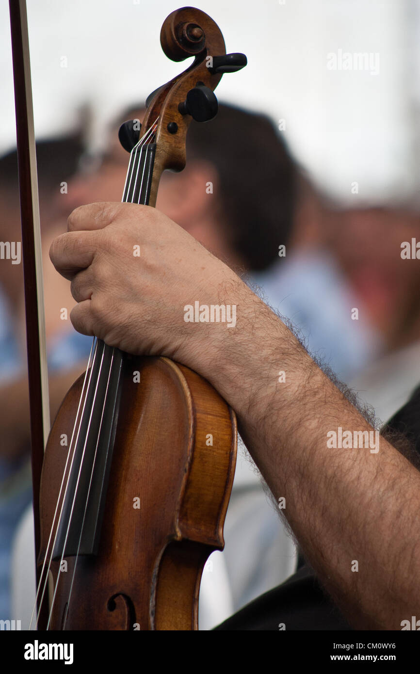 Jerusalem, Israel. 10th September 2012. A violinist holds his violin ...