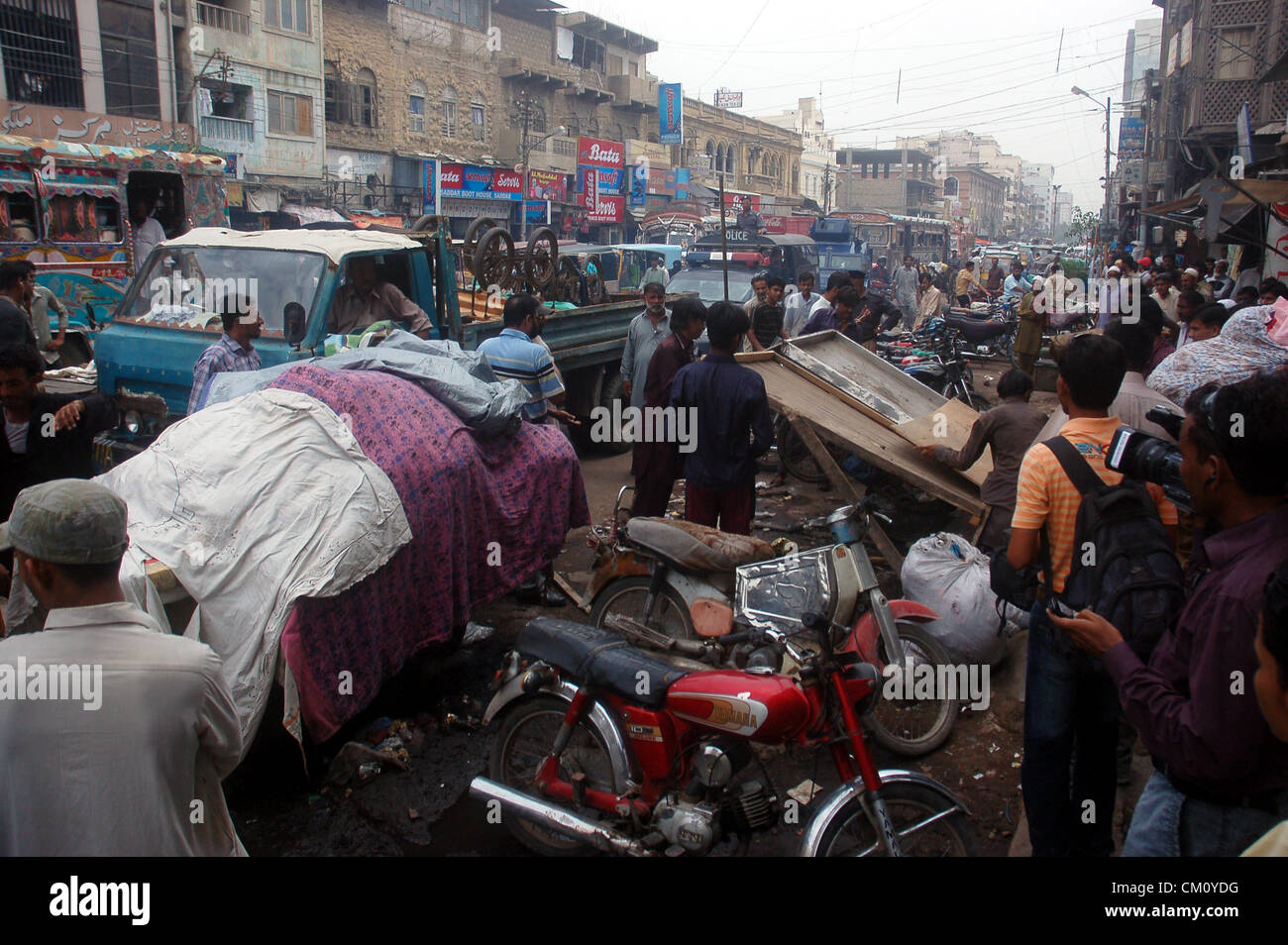 Laborers remove push-carts and roadside stalls during anti ...