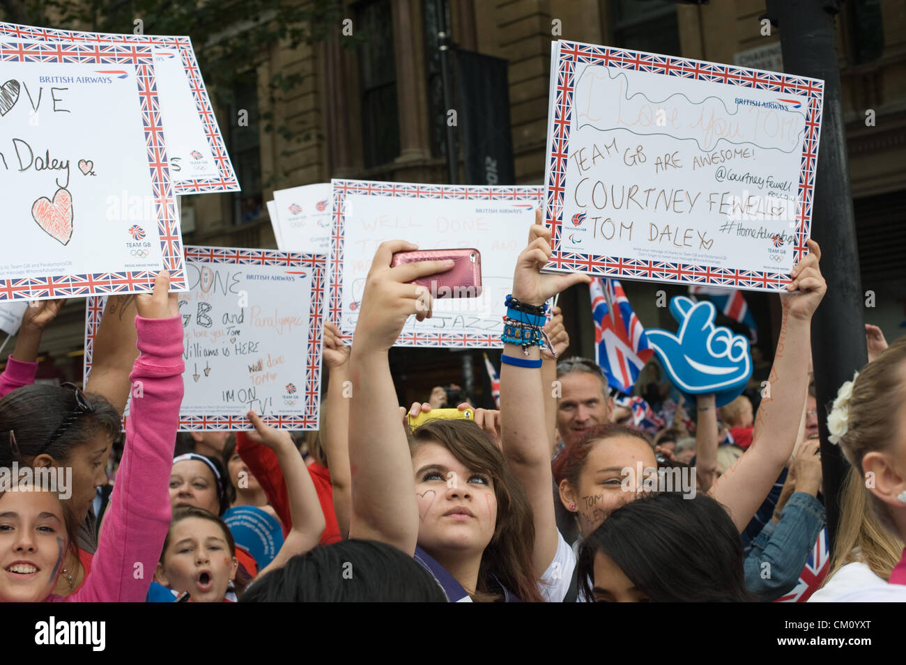 Team gb athletes parade hi-res stock photography and images - Alamy