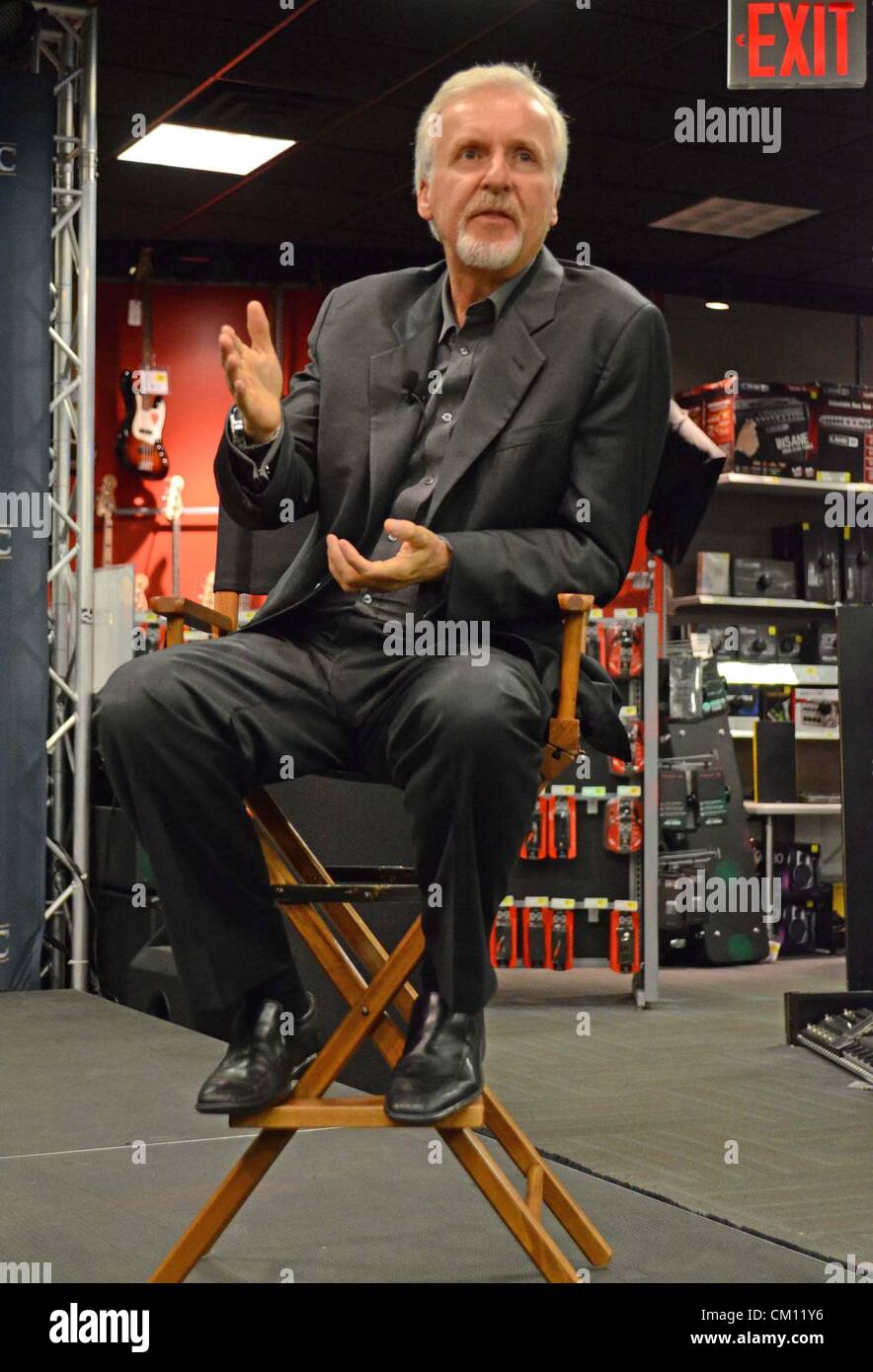 James cameron titanic hi-res stock photography and images - Alamy