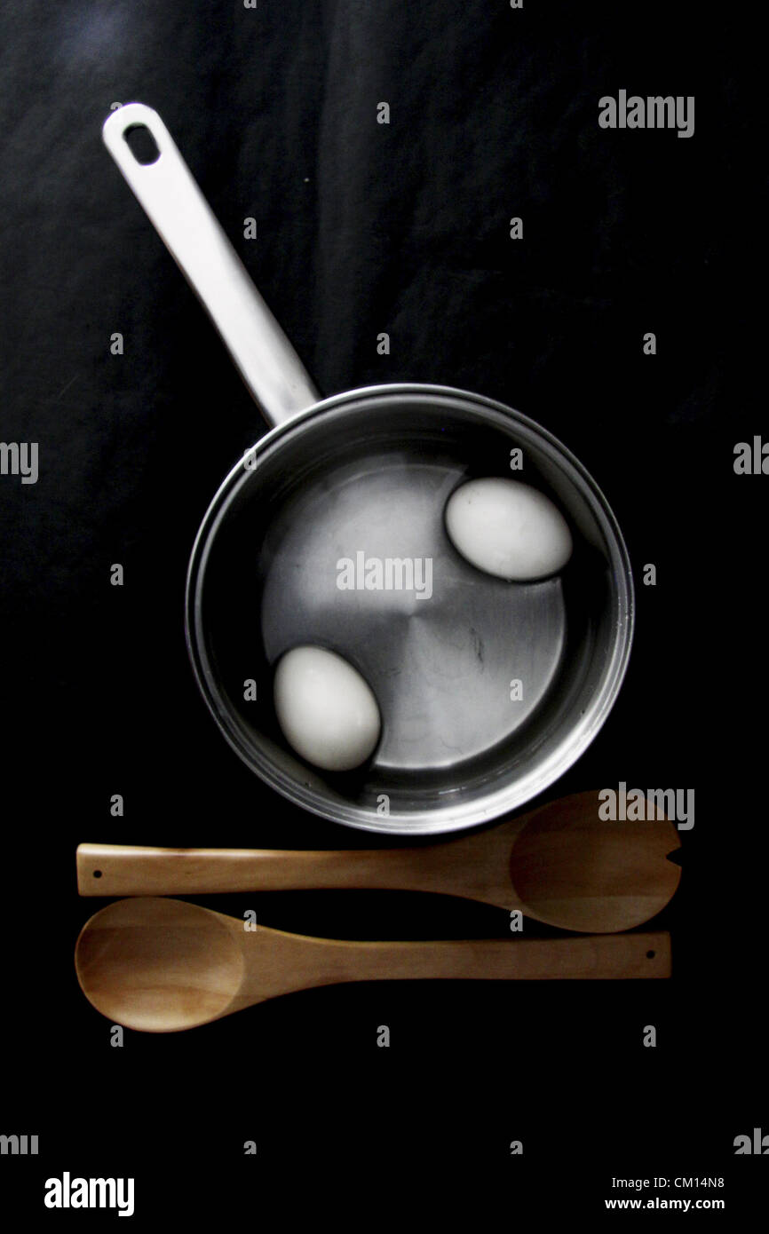 Recipiente con huevos hi-res stock photography and images - Alamy