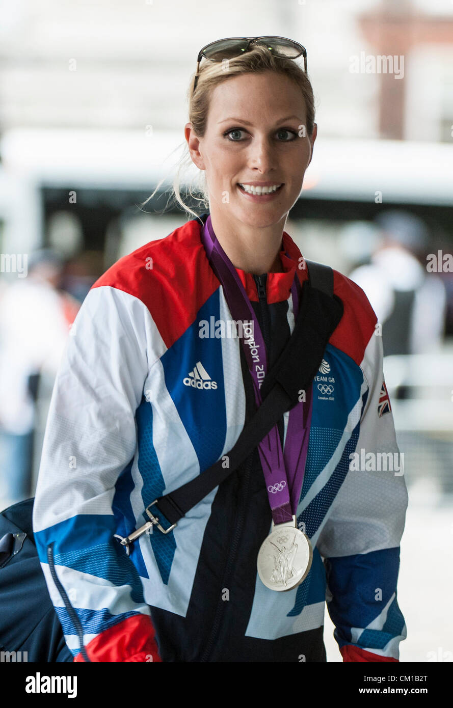 Queen elizabeth zara hi-res stock photography and images - Alamy