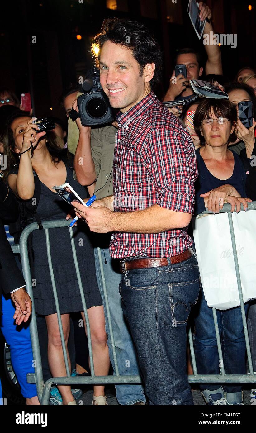 USA. Paul Rudd at a public appearance for Photo Op for Cast of GRACE on ...