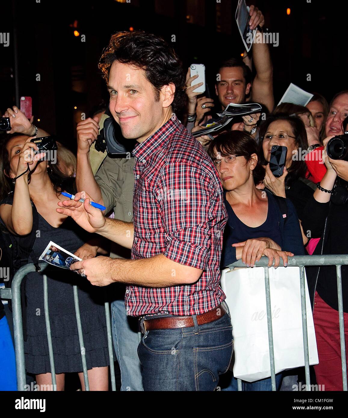 USA. Paul Rudd at a public appearance for Photo Op for Cast of GRACE on ...