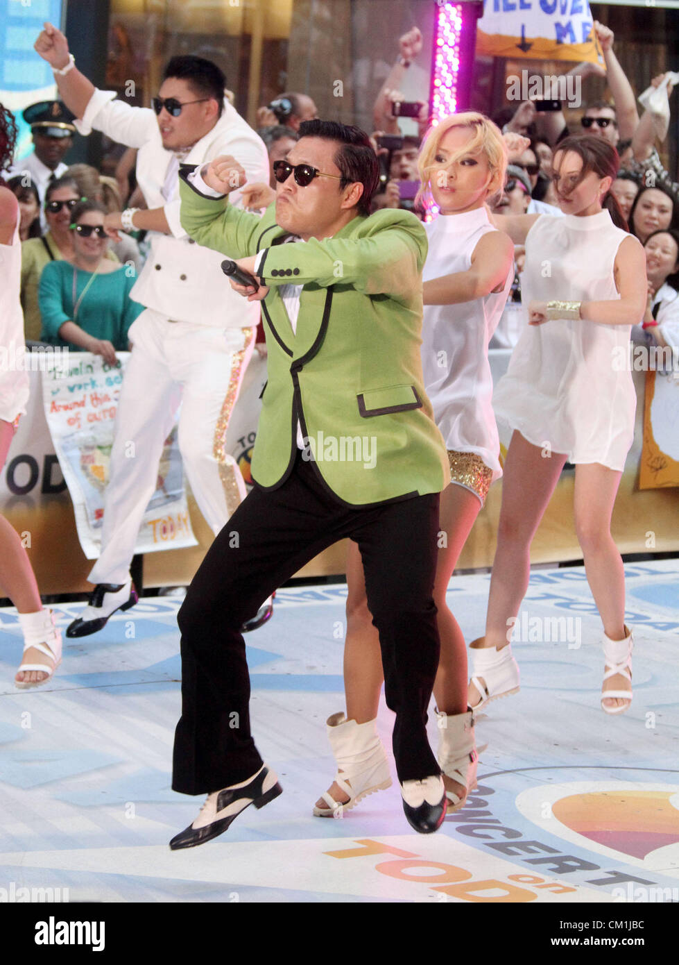 Gangnam style hi-res stock photography and images - Alamy