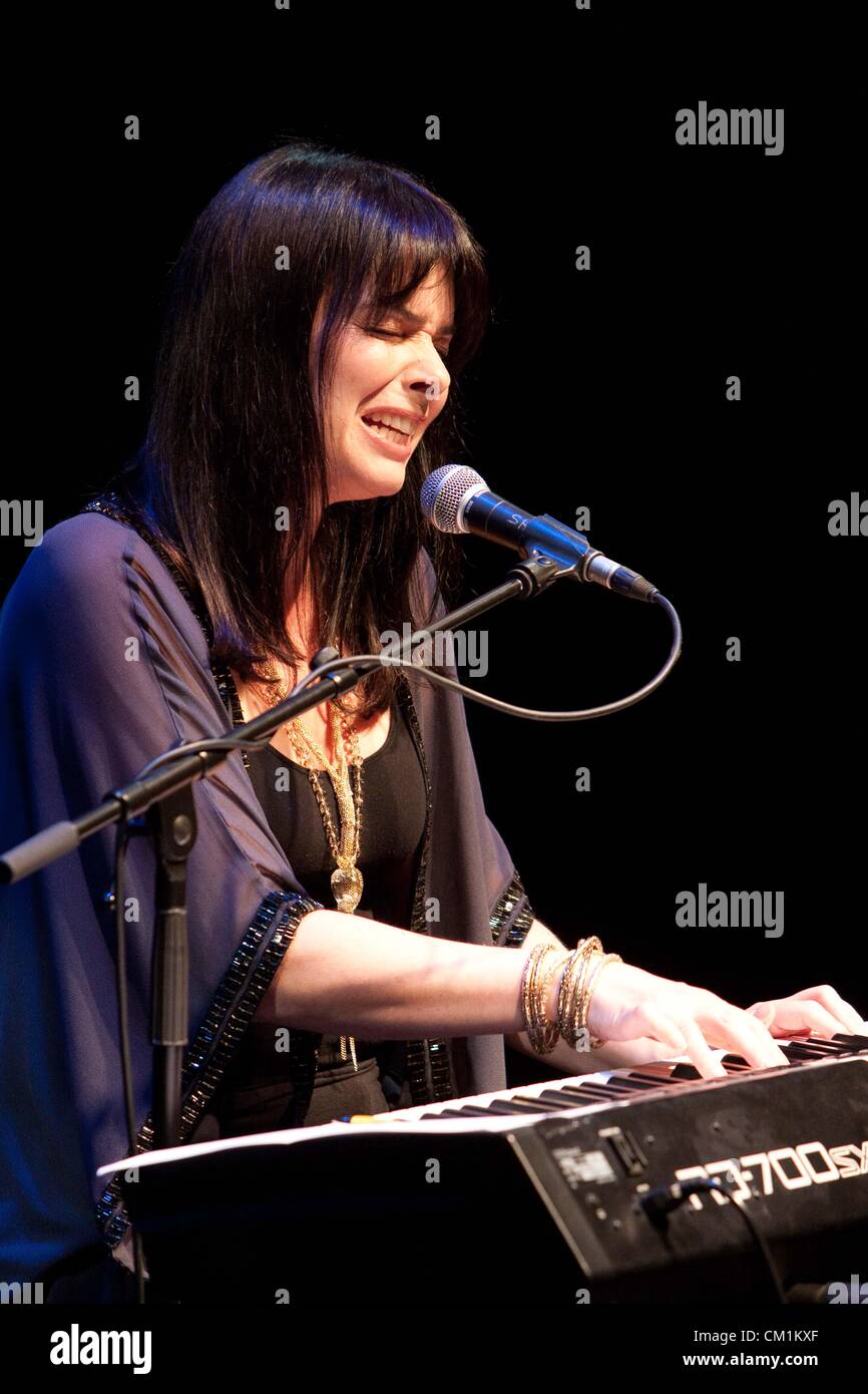 14th Sept 2012 : Bracknell, UK - Beverley Craven performing in concert ...
