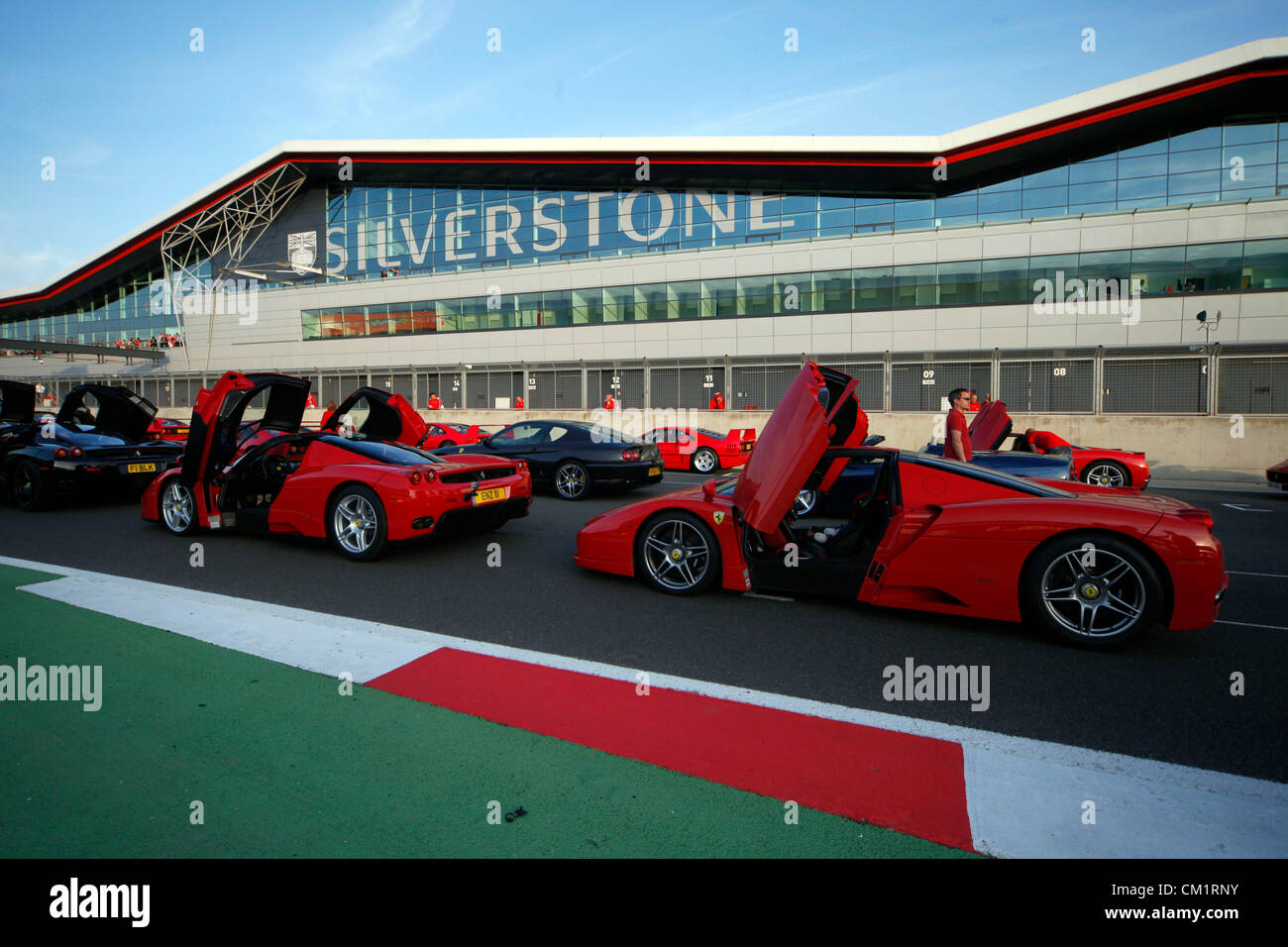 FERRARI ENZO 3 AND 4 FERRARI WORLD RECORD 1000 PLUS SILVERSTONE GRAND ...