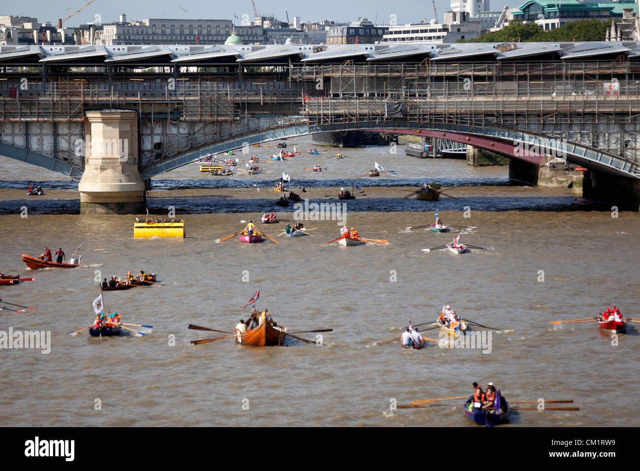 Thames the great river race hi-res stock photography and images - Alamy